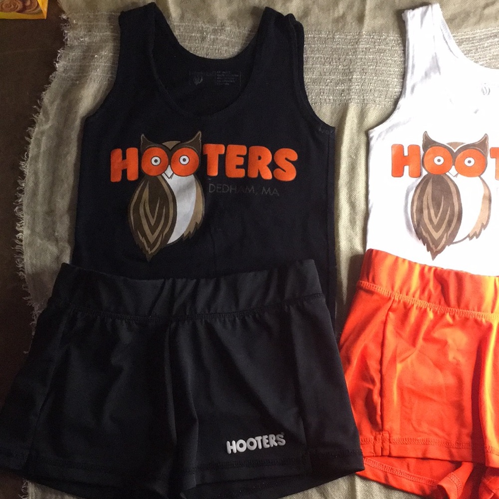 Hooters Girl Worn Uniform Tank & Shorts From Dedham M… - Gem